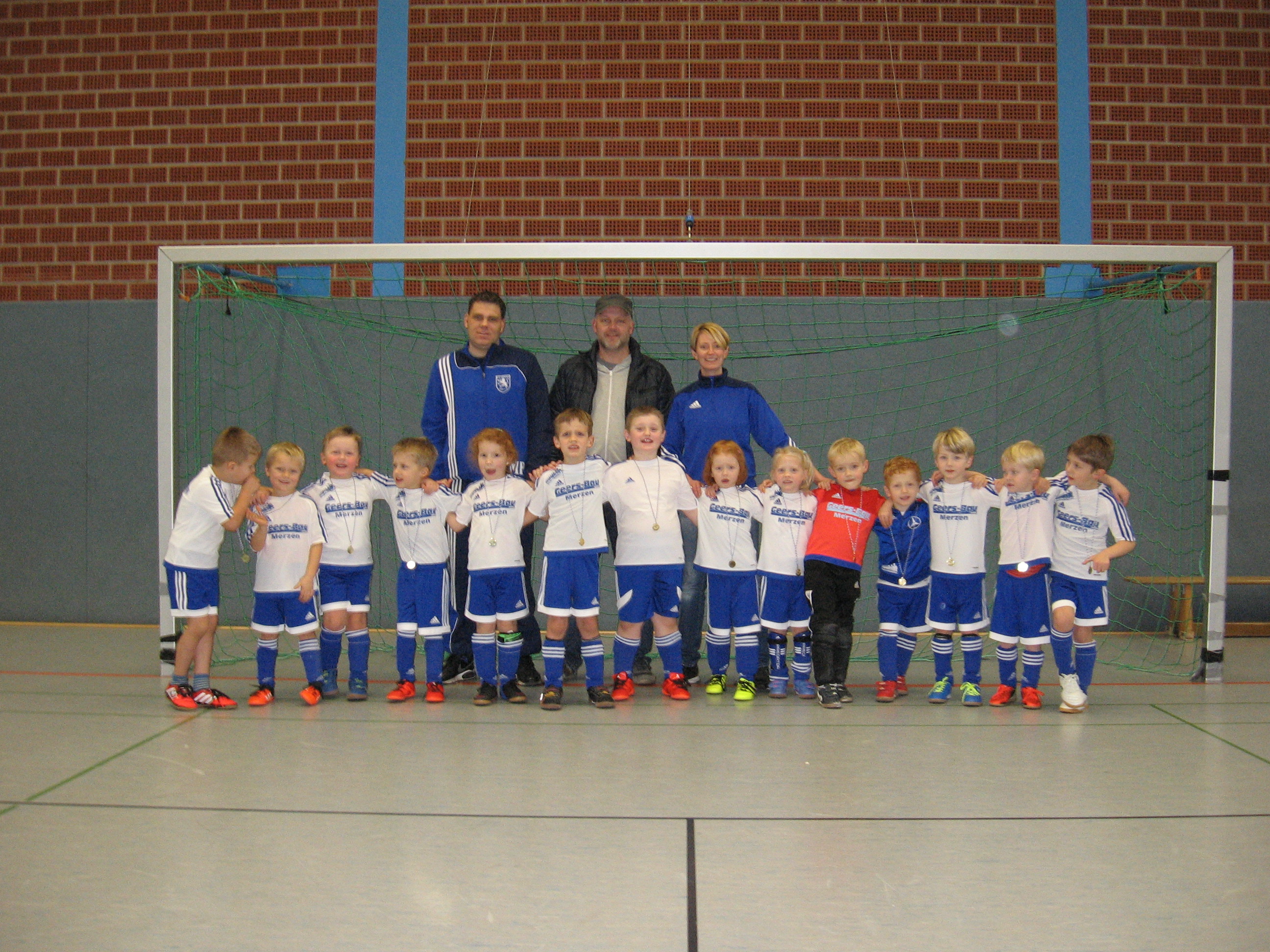 Geers Bau sponsort Trikots für die G2-Jugend - Fussball - News - BW ...